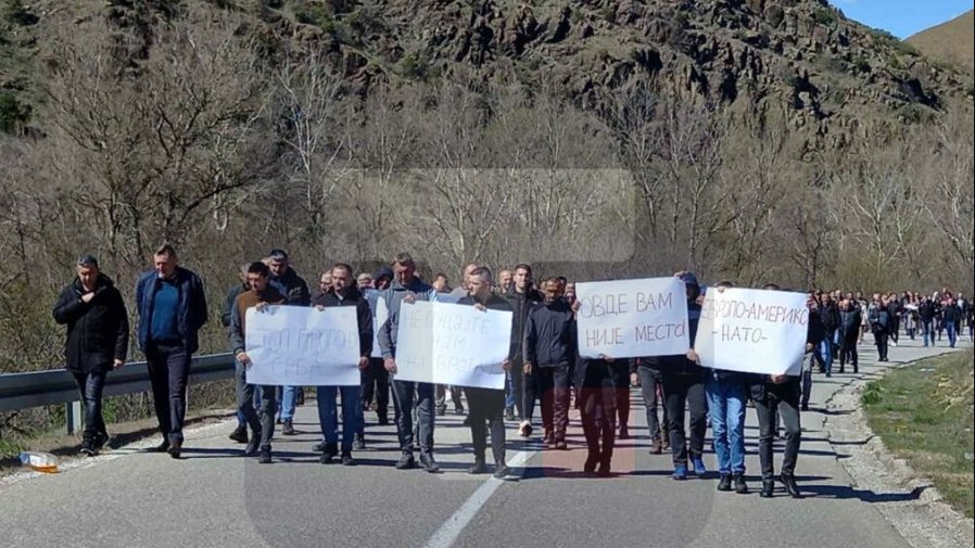 Srbi se okupili na mestu gde je ranjen Jovanović: Evropo, pucaju po ...