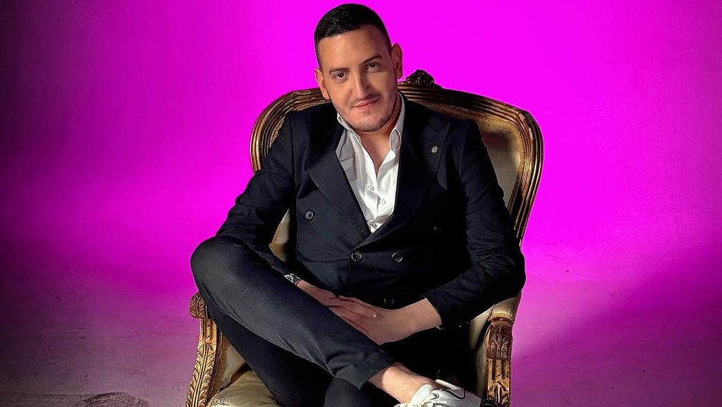 Mihailo Bota objavio cover za hit PTICO MOJA, BIJELI LABUDE uz Hopa ...