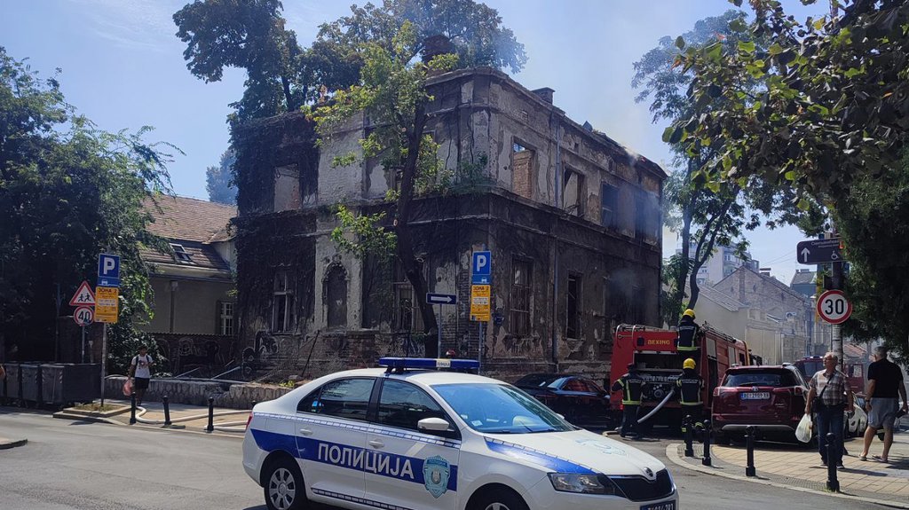 POŽAR U CENTRU BEOGRADA: Gori zgrada u KRUNSKOJ (VIDEO) 🚒🔥🚨🧯 | Red Portal