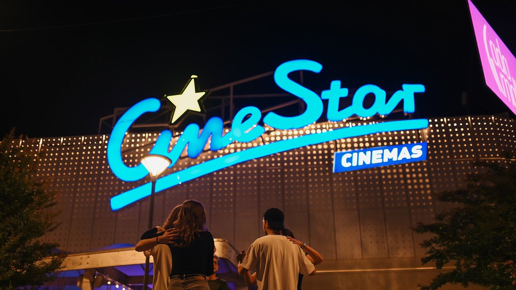 Tradicija koja traje – LETNJI VAJB se vraća na rooftop Cinestara uz plesne večeri i kvizove 🥰 ...