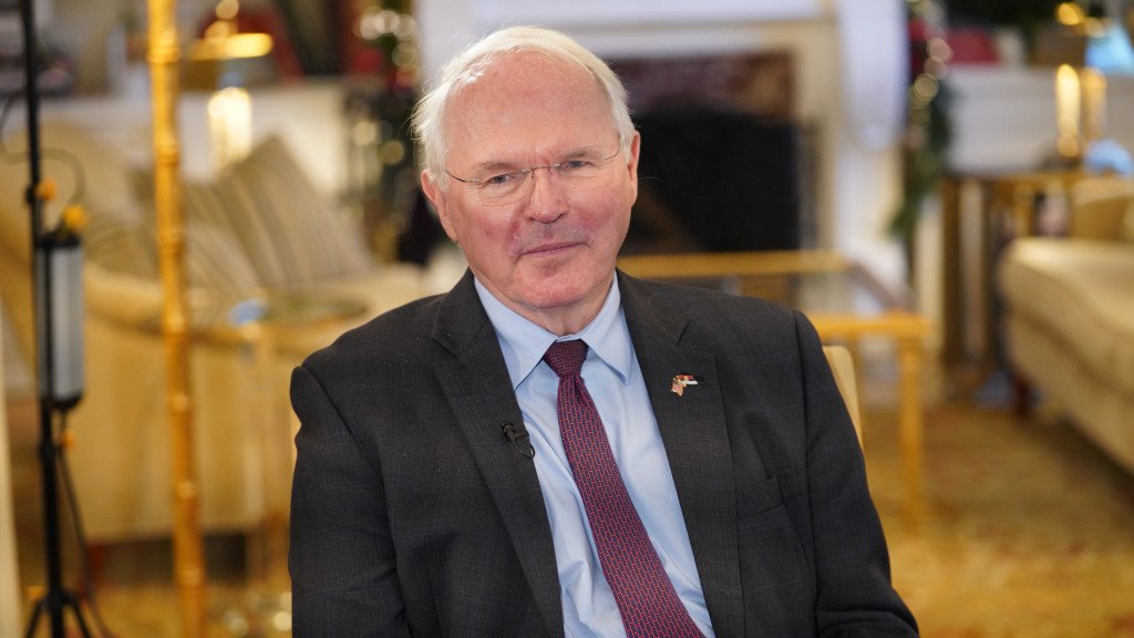 KRISTOFER HIL: Nisam čuo da je Tači naređivao nezakonite aktivnosti 🤔 ...