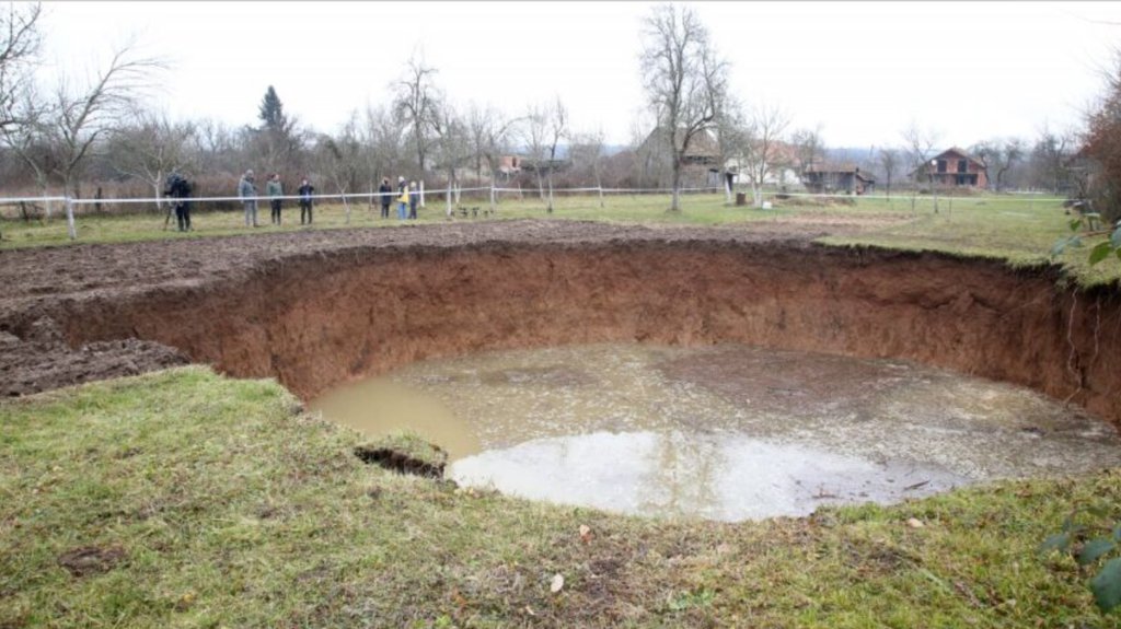 RUPE U ZEMLJI SE ŠIRE! 😮 | Red Portal