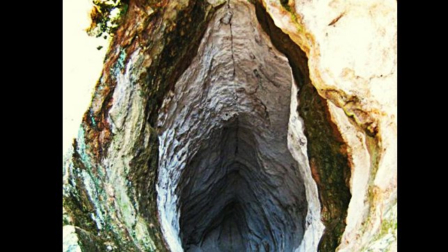 UTROBA: Trački ritualni ulaz u matericu 👹 | Red Portal