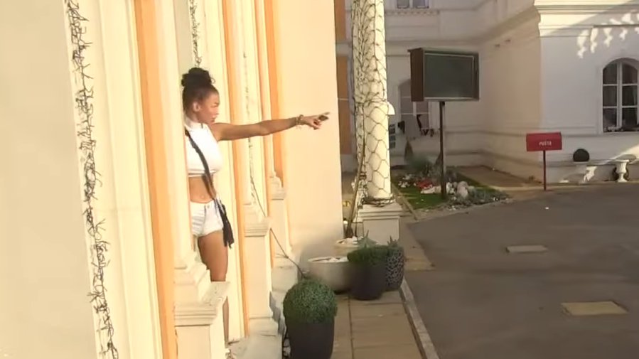 Maja Marinković nikad jače LUPALA GLAVOM O VRATA! 😏 | Red Portal